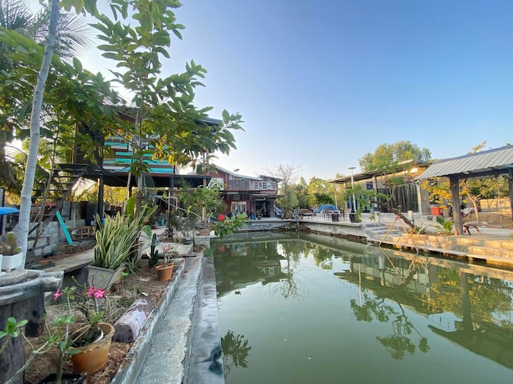 A Cozy Farm Escape Where Nature - Wang Thong