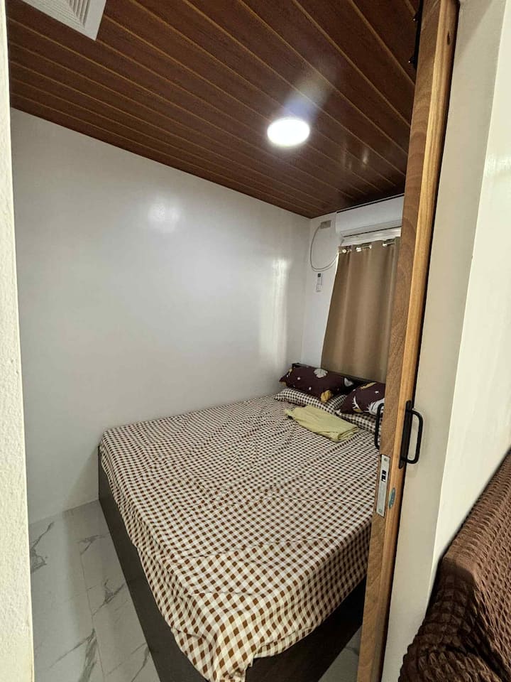 4j-vi Luxe Stays - Tiaong