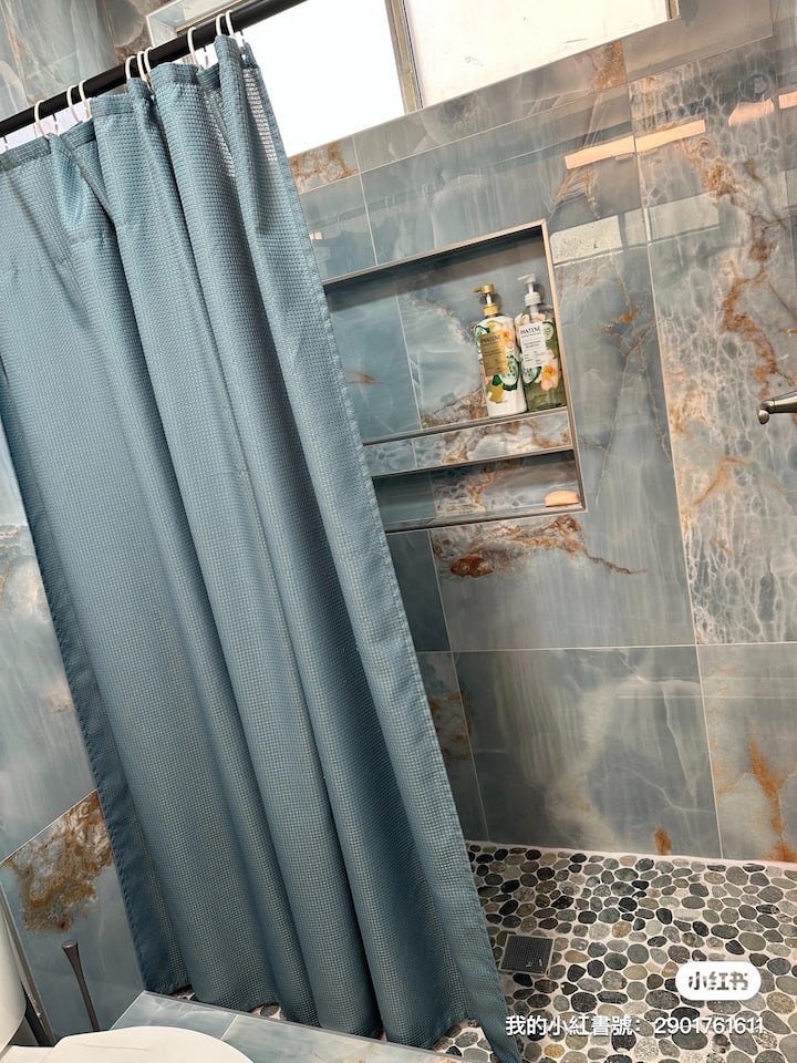 房子位於洛杉磯知名的羅蘭崗最佳位置，您可在這個寧靜的住處與家人一起放鬆身心。飛越出品，必屬精品 - La Habra, CA