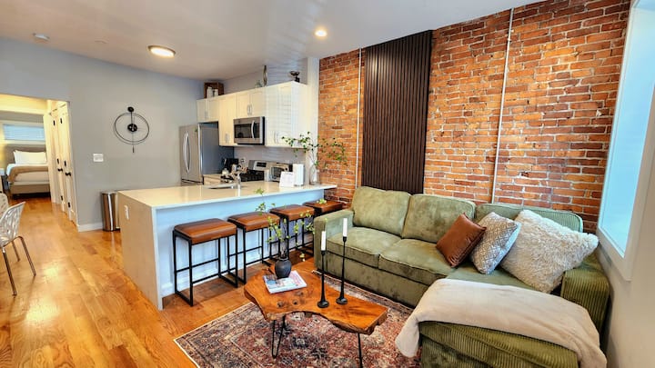 Luxe 2 Level Apt Nr Seaport/convention Centre Bcec - Boston Logan Airport (BOS)