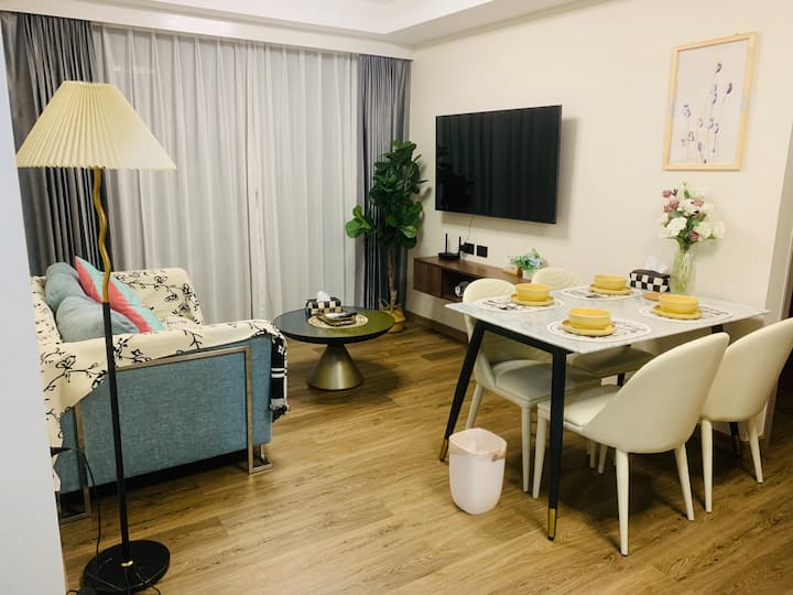 E高楼层两卧室/泳池全景景观/高楼层阳光房/免费超大泳池/健身房/可做饭/可月租 - San Kamphaeng