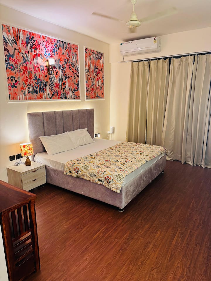 Zoomstay Cozy Suite | Near Palassio Mall - Lucknow