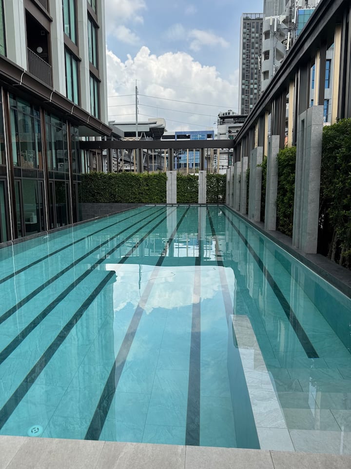 Your Calm Base In Vibrant Bangko - Lak Si