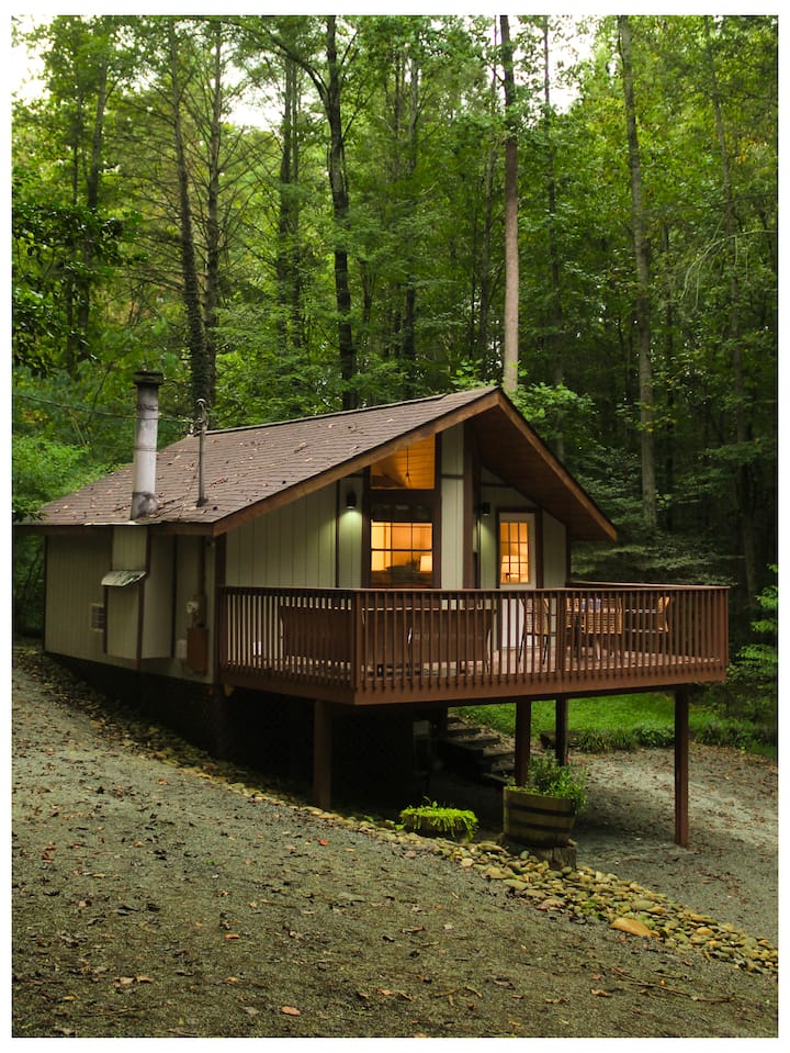 Peaceful Smoky Mtn Cabin • Firepit • Near Park - Townsend, TN