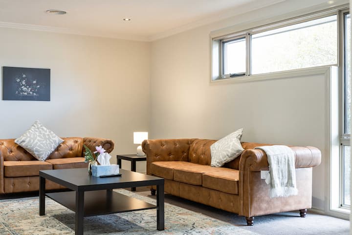 Forde Family Oasis 4br Near Gungahlin Town Centre - Canberra