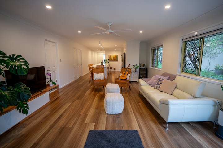 Central Goldy Family Retreat - 