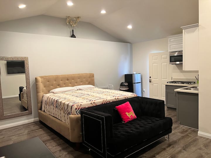 Cozy & Private Guest House - Santa Monica, CA