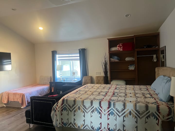 Cozy & Private Guest House - Santa Monica, CA