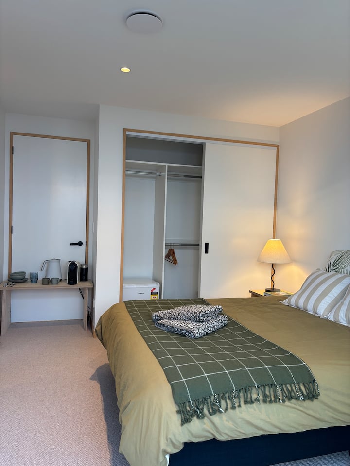 Alpine Retreat Guestroom - Wanaka