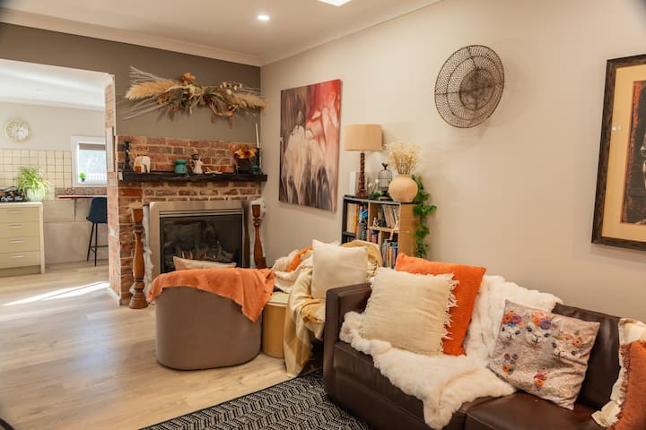 High Garden
Sleeps 12 With Every Detail Ensured - Echuca
