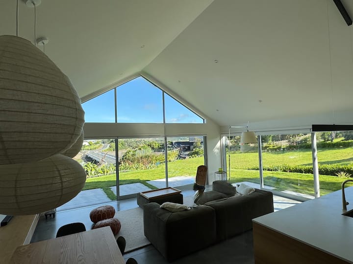 Raglan Lighthouse | Modern Peninsula Oasis - Raglan