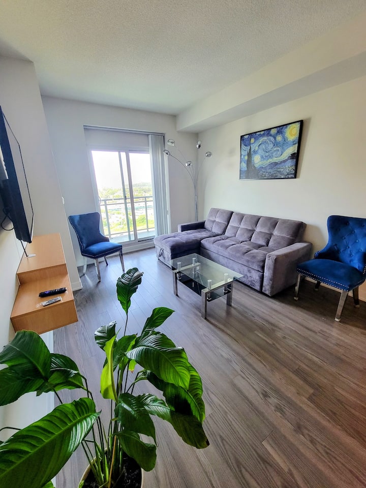 Resort Style Condo Apartment In Humber Bay - Toronto