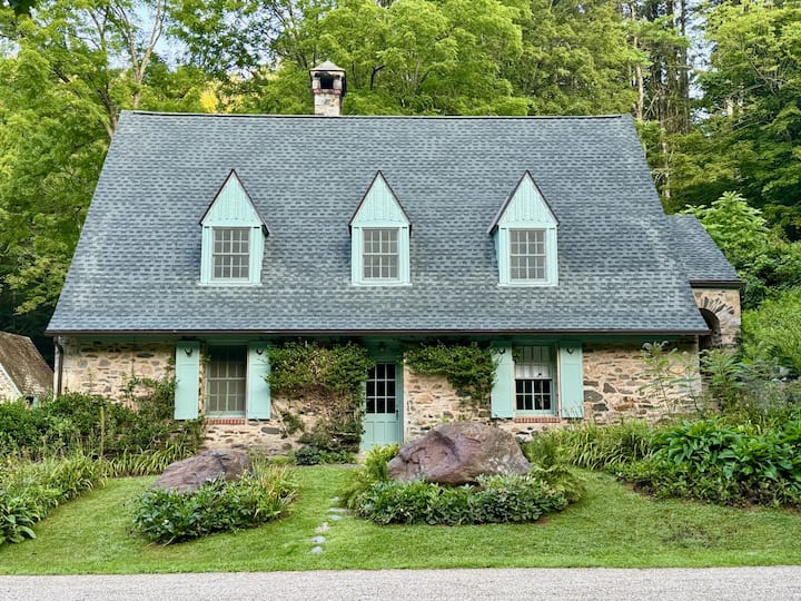 Cozy Gate House On A Historic 275-acre Estate - Cornwall, CT