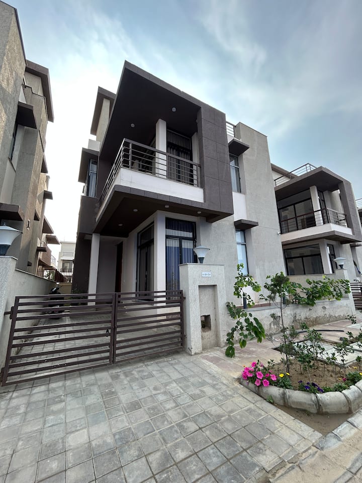 Vrindakunj Homestay |Modern Amenities - Vrindavan