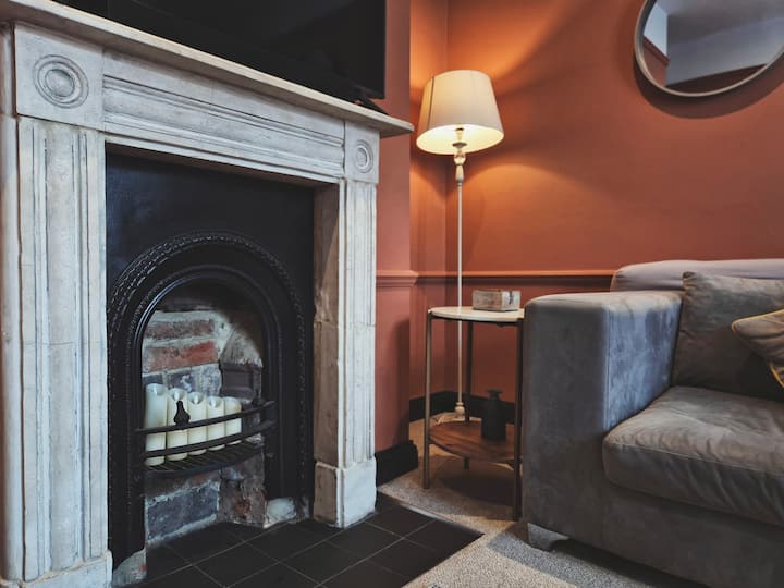 Unique & Stylish Townhouse In Central Cheltenham - Cheltenham