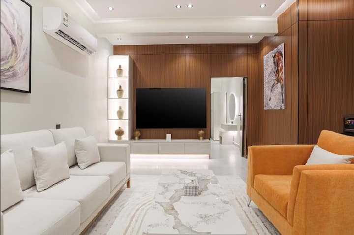Makaan | Modern 1br, 75" Tv & Self
Check-in + 5g - Riad