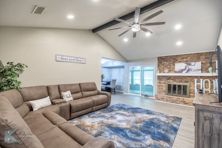 Stylish Home With Bonus Retreat - Abilene, TX