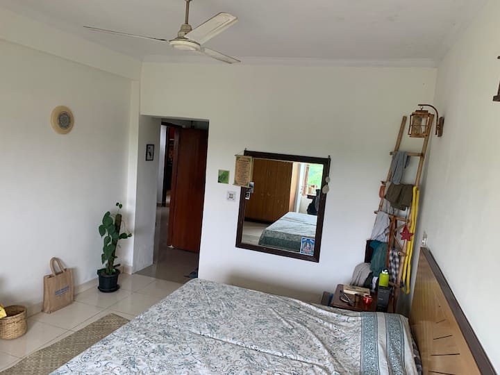 Bo-teak Bed & Breakfast Prvt Room 2, Qutab Metro - Delhi