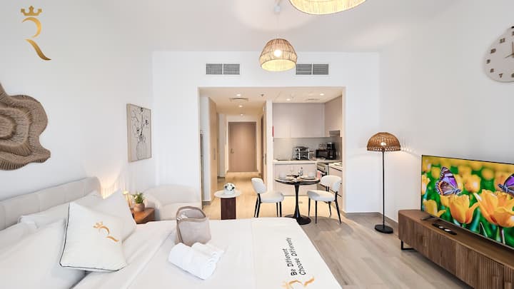 Yas Waterfront Studio | Luxe Waterfront Retreat - Abou Dabi