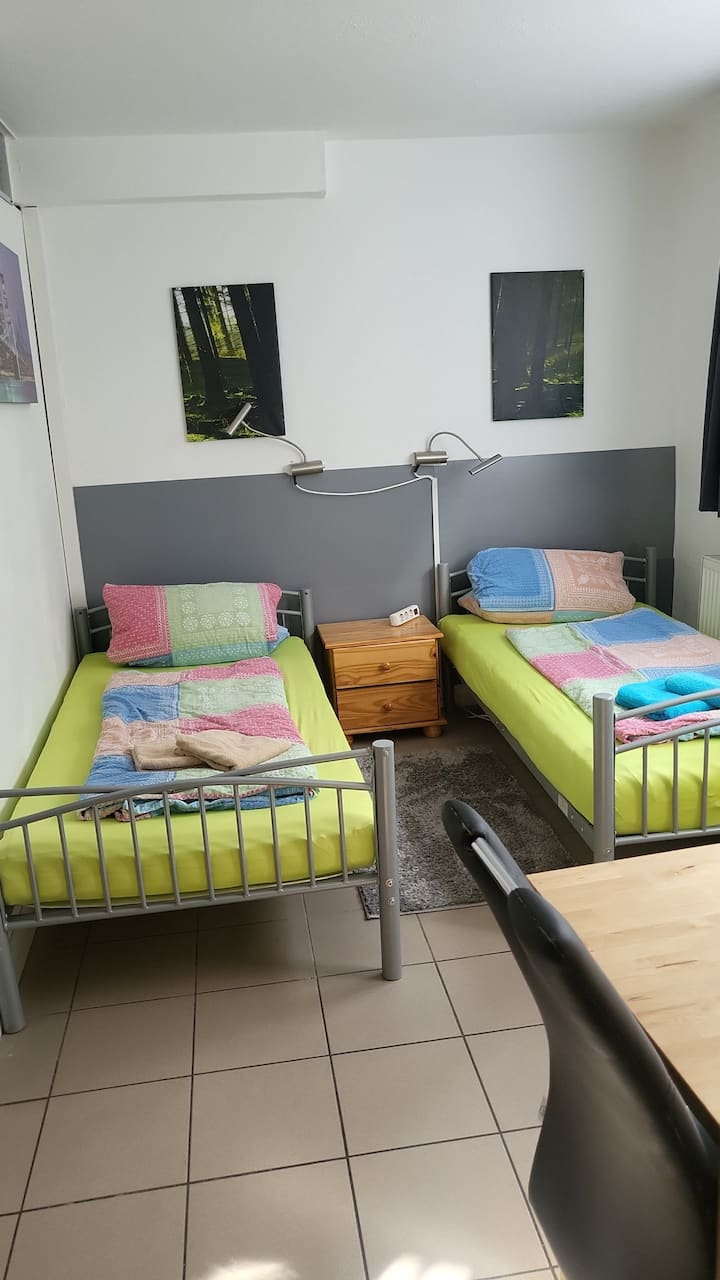 1 Zimmer Im Souterain Mit Bad,wc - Múnich