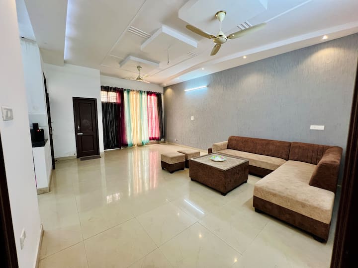 Spacious, Private 2bhk Near Chandigarh & Panchkula - Zirakpur