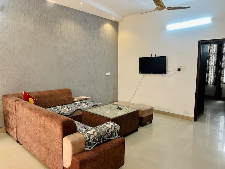 Spacious 2bhk | Wifi + Backup | 5 Min To Chd & Pkl - Panchkula
