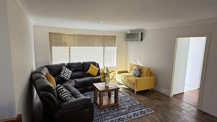 Spacious 4-bed Family Retreat - Melville