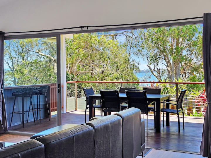 Lakeview Luxury • Large Deck • Pool Table - Norah Head