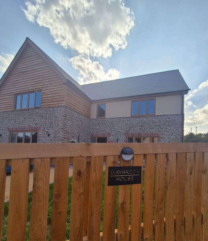 House In The Hills - Hay-on-Wye