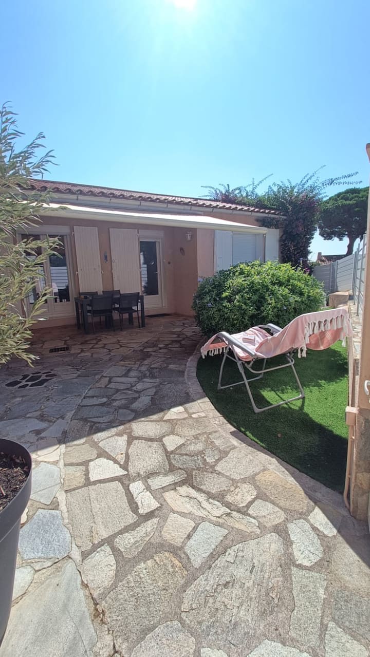 Mazet Climatisé • Jardin & Piscine • Parking - Cavalaire-sur-Mer