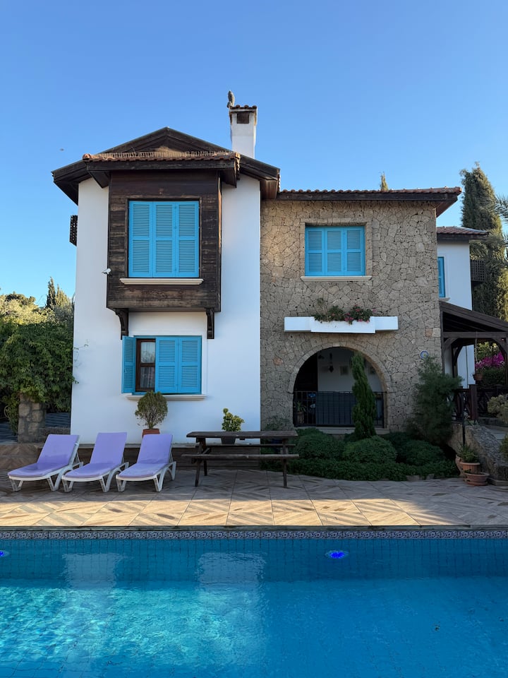 4-bedroom Villa In Kyrenia With Swimming Pool - Cyprus
