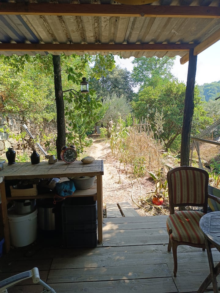 Cabane En Paille Dans La Nature - Les Vans