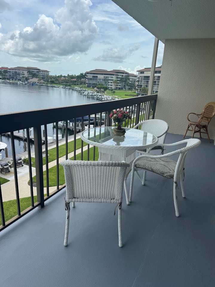 Beautiful Condo W/big Bay View - Marco Island, FL