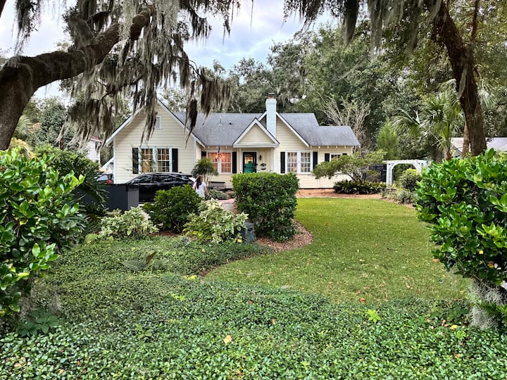 The Bougie Bull /Convenient To Parris Island - Beaufort, SC