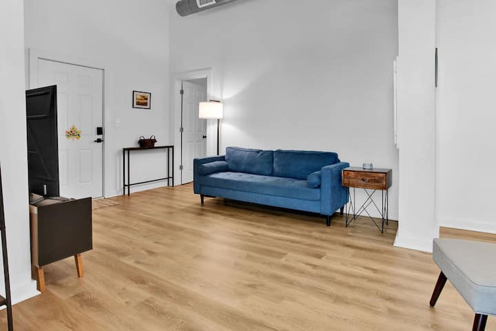 Modern Downtown Loft Apartment Above Coffee Shop - Henderson, TX