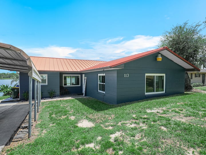 Blue Collar Paradise On Lake Mccoy - Lake Clay, FL