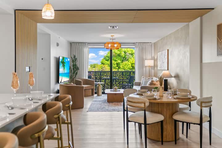 {Sapphire Sands} Pool ~ Beach ~ King Bed ~ Parking - Hollywood, FL