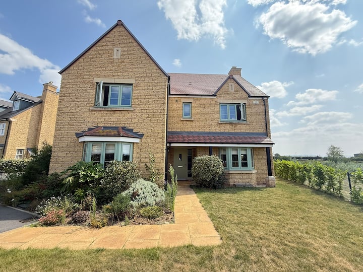 Modern Cotswold Family Home - Tewkesbury