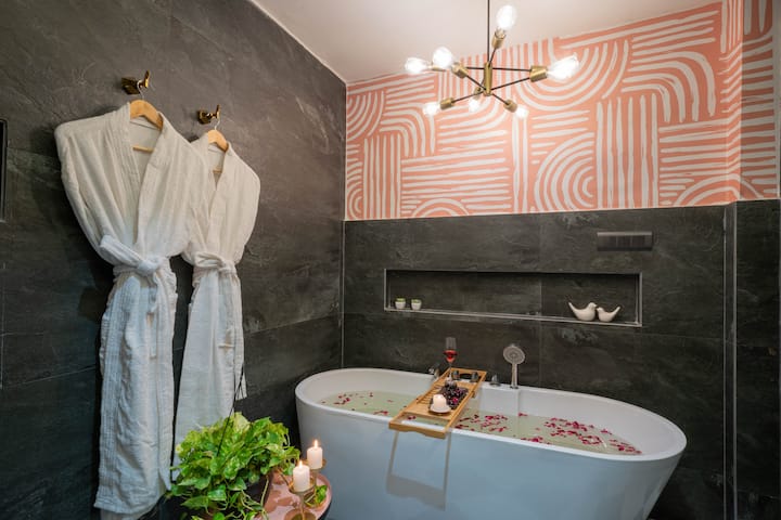 Chic Room302 Bathtub @Arjun Marg - 구르가온