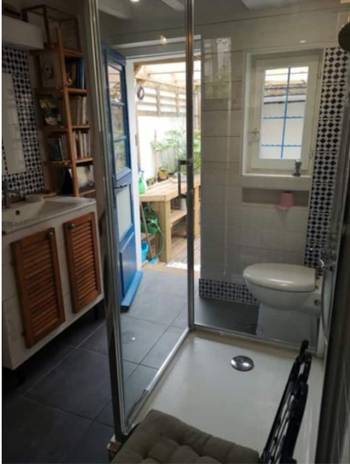 Cabanon Dans Un Joli Jardin - Biarritz