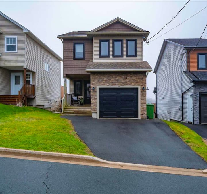 Charming Lier Ridge Studio With Stunning Backyard - Halifax