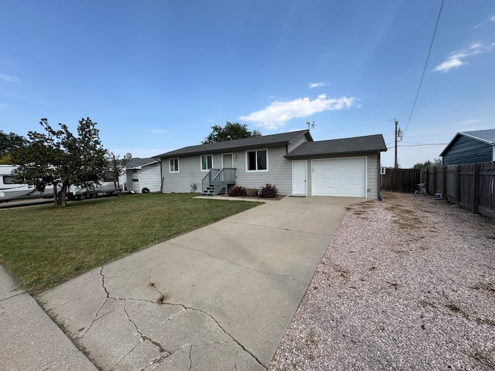5 Bedroom 6 Bed Black Hawk Home. - Black Hawk, SD