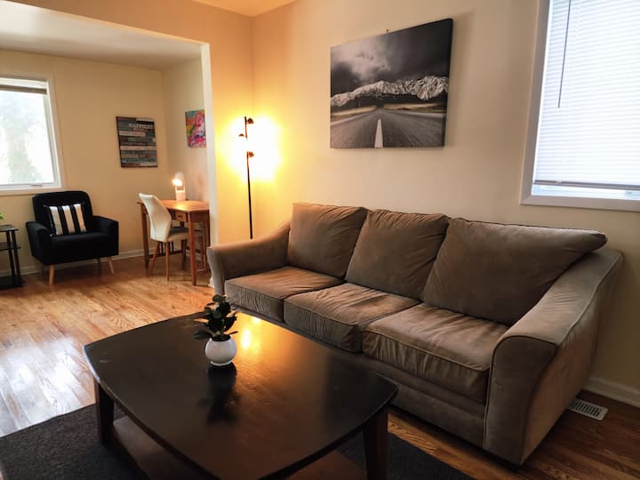 Bright & Airy 2-bed In Evanston - Evanston, IL