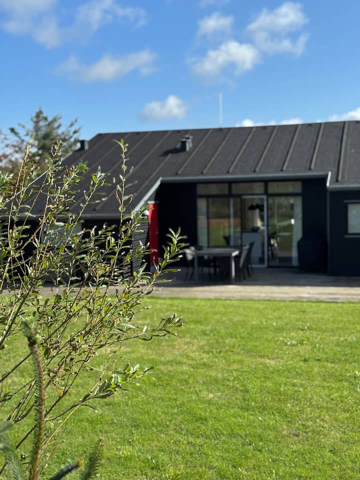 Havnært Sommerhus Med Sauna Nær Vandet I Lønstrup - Danemark