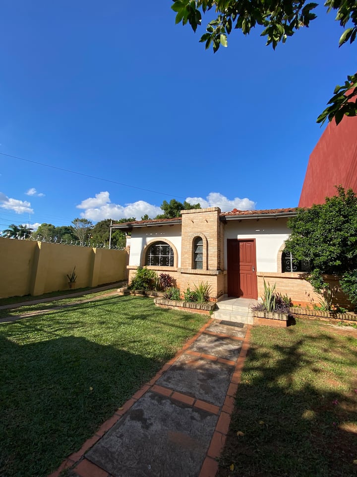 Casa Estilo Colonial En Luque - Paraguay