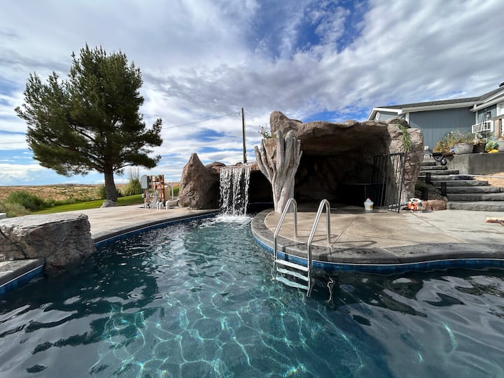 Views | Pool Grotto • Hot Tub • Fire Pit • 2bd - Parma, ID