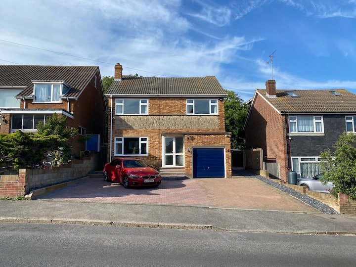 A Room In A Quiet House Near The Seaside - Margate