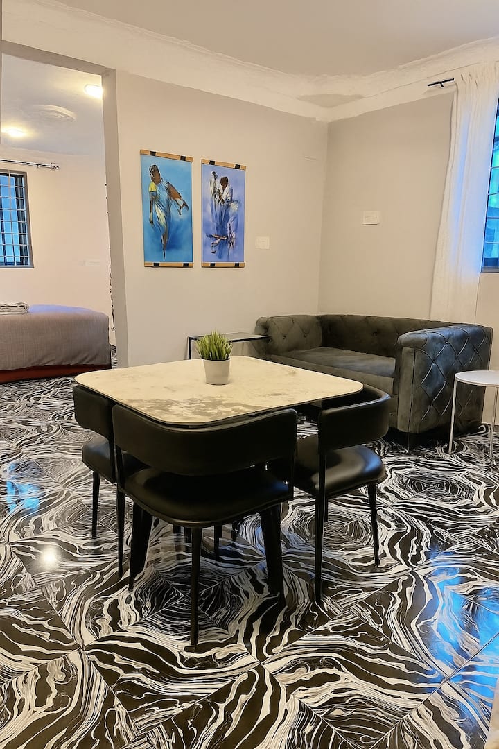 New & Cozy Apartment In Roman Ridge - Accra