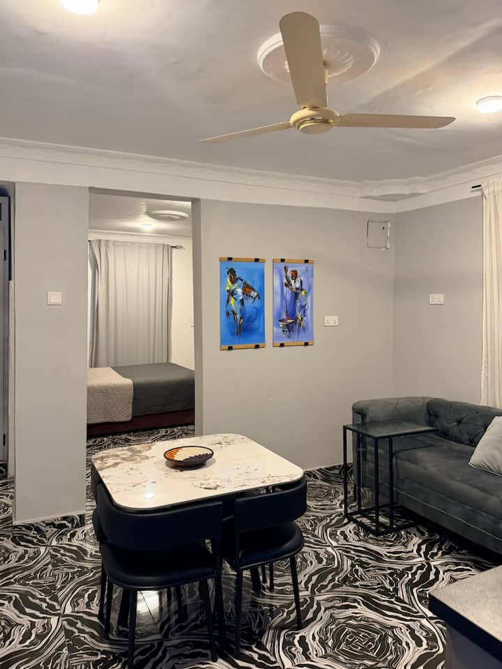New & Cozy Apartment In Roman Ridge - Accra