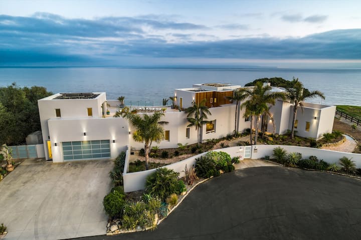 Santa Barbara Oceanfront Luxury + Beach Access - Goleta, CA
